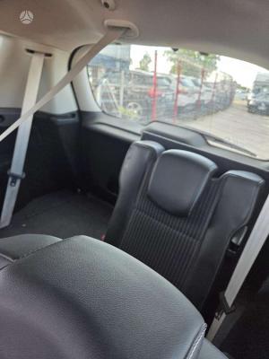 Yellow Renault Grand Scenic 2013 in Taurage, with an engine capacity of 1.46 L and mileage of 260 thousand km for 3950 €, photo 6 on AUTOMOTO.COM.LV