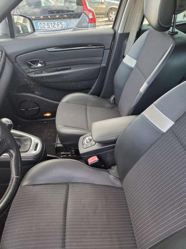 Yellow Renault Grand Scenic 2013 in Taurage, with an engine capacity of 1.46 L and mileage of 260 thousand km for 3950 €, photo 8 on AUTOMOTO.COM.LV
