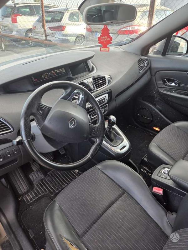 Yellow Renault Grand Scenic 2013 in Taurage, with an engine capacity of 1.46 L and mileage of 260 thousand km for 3950 €, photo 9 on AUTOMOTO.COM.LV