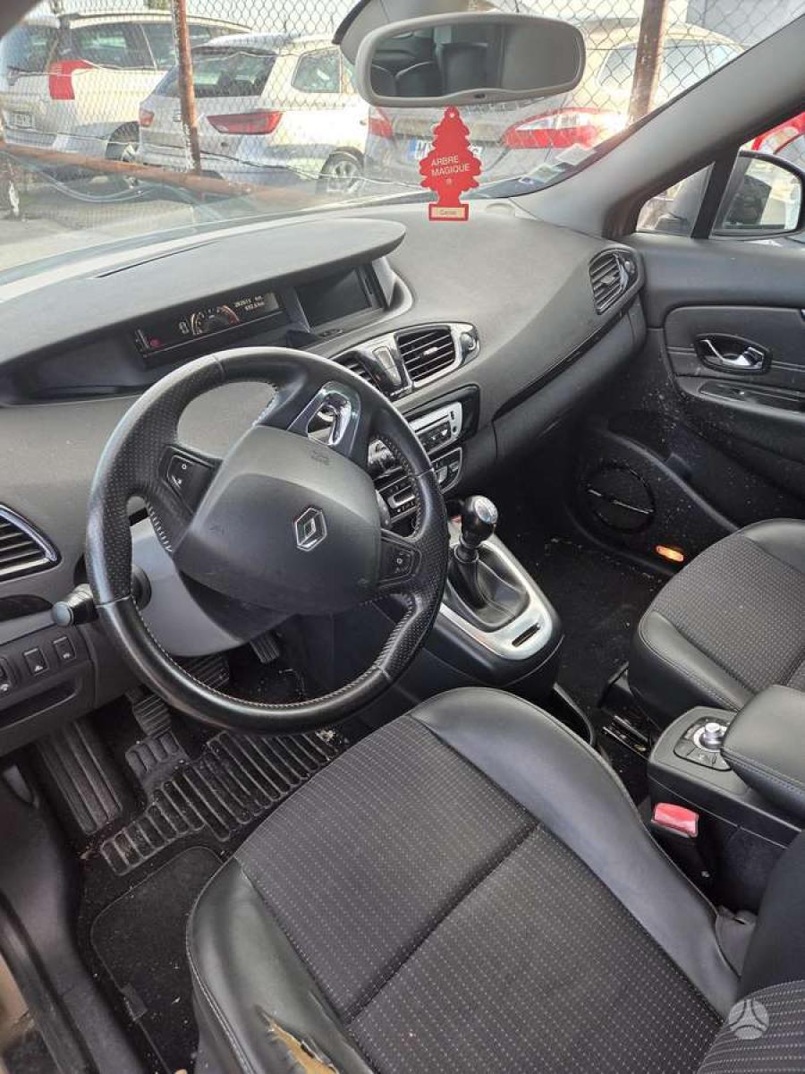 Yellow Renault Grand Scenic 2013 in Taurage, with an engine capacity of 1.46 L and mileage of 260 thousand km for 3950 €, photo 9 on AUTOMOTO.COM.LV