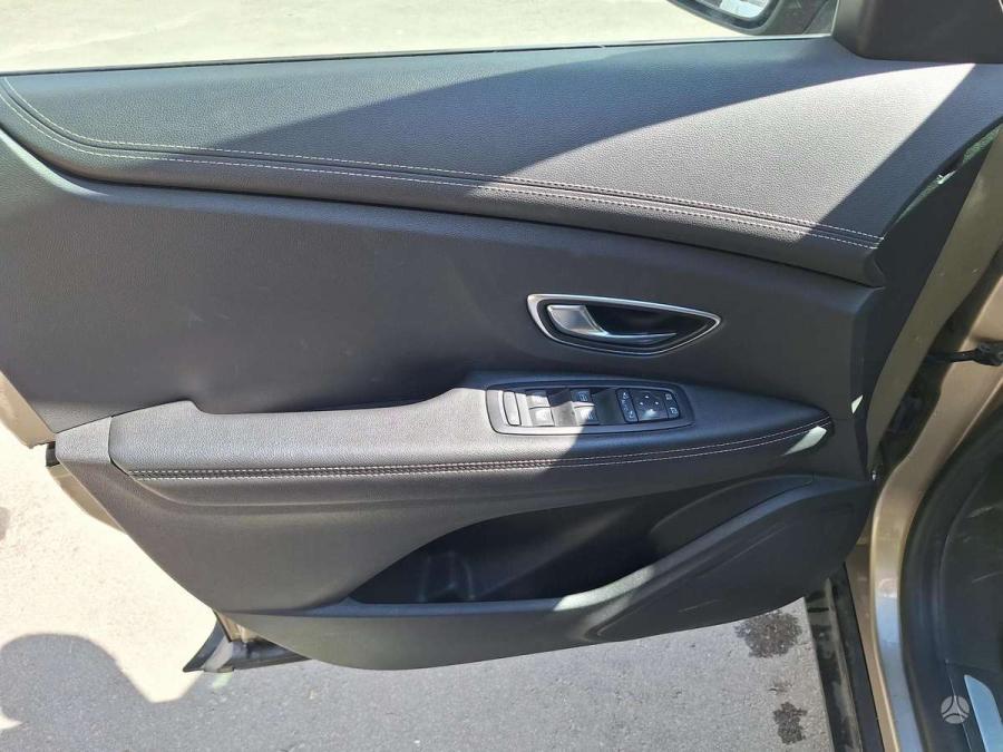 Dzeltens Renault Grand Scenic 2018 Tauragė, ar dzinēja tilpumu 1.50 L un nobraukumu 230 tūkst. km par 8499 €, foto 17 vietnē AUTOMOTO.COM.LV