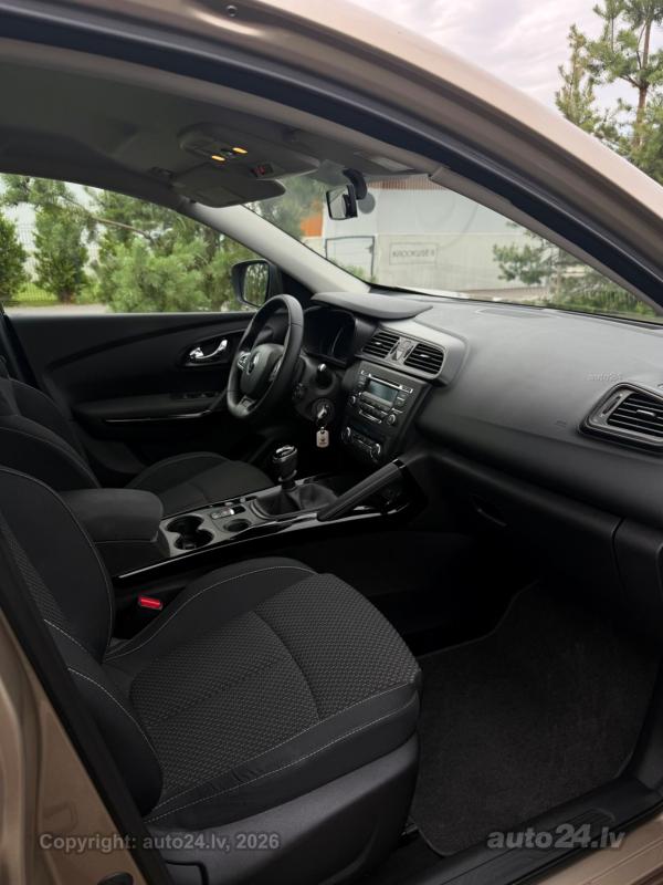 Smilšu krāsa Renault Kadjar 2017 Tallina, ar dzinēja tilpumu 1.20 L un nobraukumu 139 tūkst. km par 7490 €, foto 9 vietnē AUTOMOTO.COM.LV