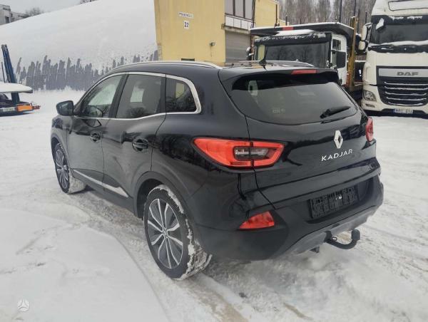 Black Renault Kadjar 2016 in Taurage, with an engine capacity of 1.20 L and mileage of 129 thousand km for 8100 €, photo 2 on AUTOMOTO.COM.LV