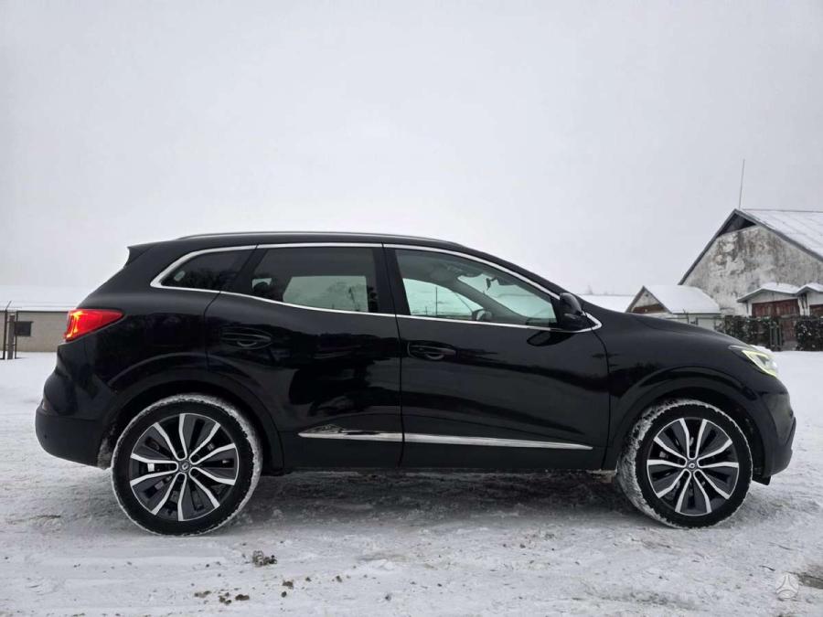 Black Renault Kadjar 2016 in Taurage, with an engine capacity of 1.60 L and mileage of 175 thousand km for 8700 €, photo 6 on AUTOMOTO.COM.LV