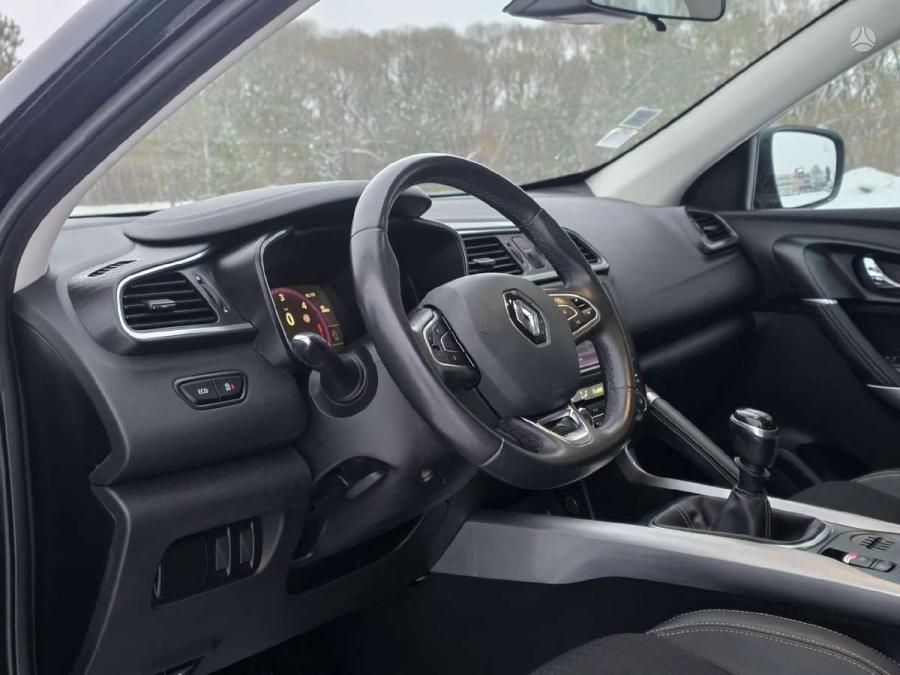 Black Renault Kadjar 2016 in Taurage, with an engine capacity of 1.60 L and mileage of 175 thousand km for 8700 €, photo 22 on AUTOMOTO.COM.LV