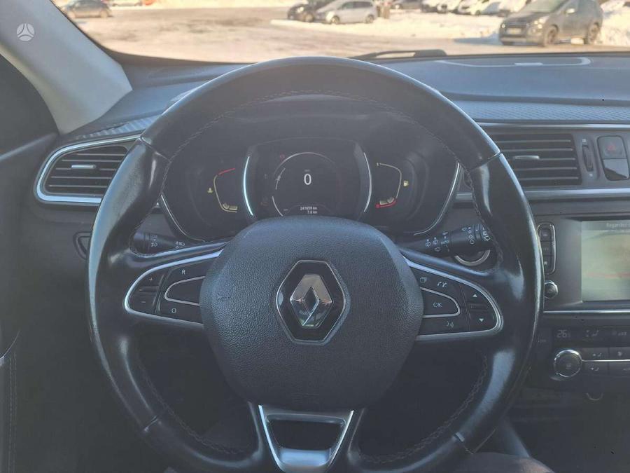 Black Renault Kadjar 2016 in Taurage, with an engine capacity of 1.60 L and mileage of 245 thousand km for 7600 €, photo 13 on AUTOMOTO.COM.LV