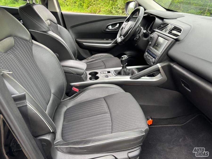 Black Renault Kadjar 2016 in Kaunas, with an engine capacity of 1.50 L and mileage of 287 thousand km for 8500 €, photo 14 on AUTOMOTO.COM.LV
