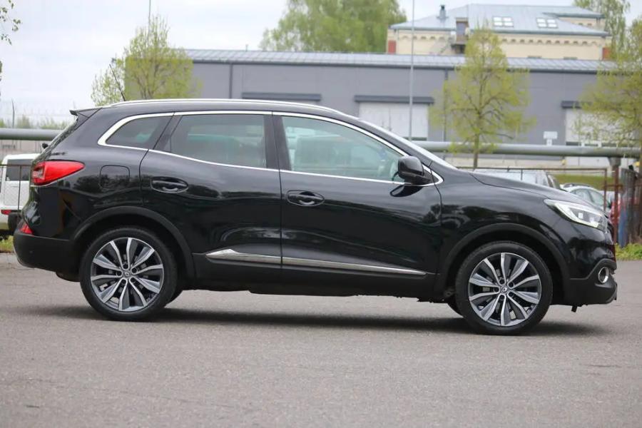 Black Renault Kadjar 2016 in Riga, with an engine capacity of 1.50 L and mileage of 192 thousand km for 9990 €, photo 7 on AUTOMOTO.COM.LV
