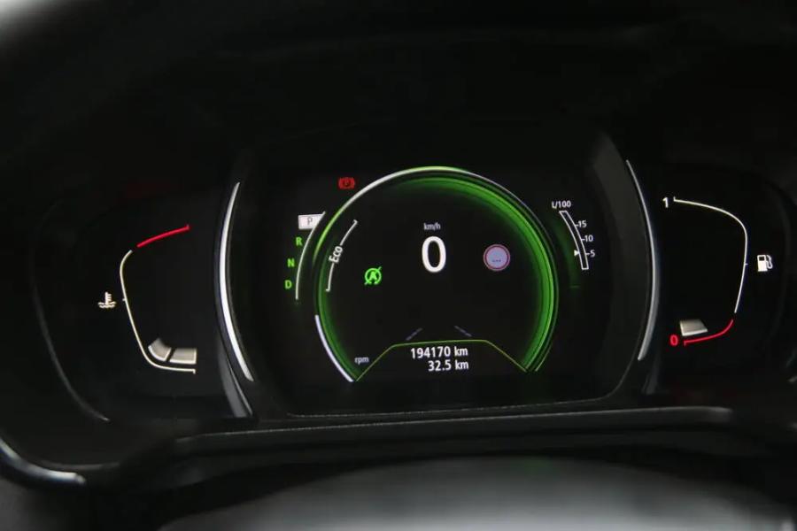 Black Renault Kadjar 2016 in Riga, with an engine capacity of 1.50 L and mileage of 192 thousand km for 9990 €, photo 13 on AUTOMOTO.COM.LV