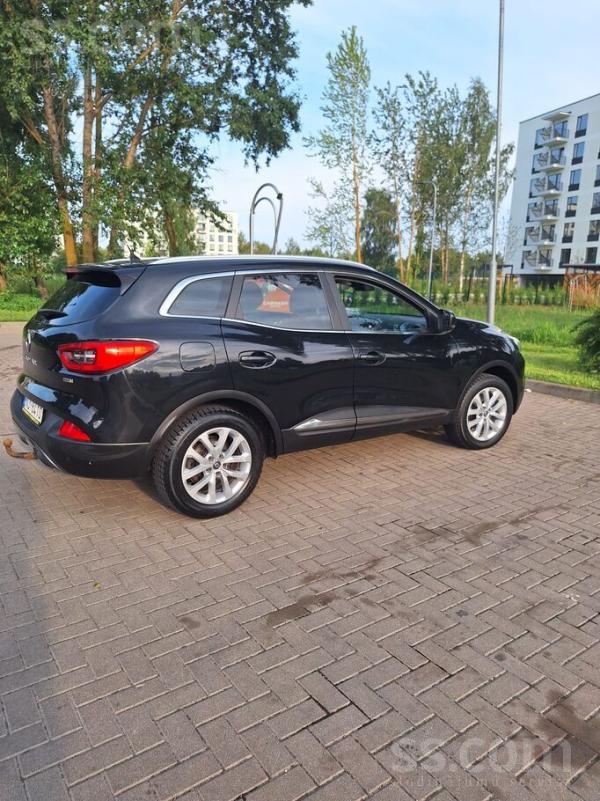 Melns Renault Kadjar 2016 Rīga, ar dzinēja tilpumu 1.50 L un nobraukumu 224 tūkst. km par 8800 €, foto 3 vietnē AUTOMOTO.COM.LV