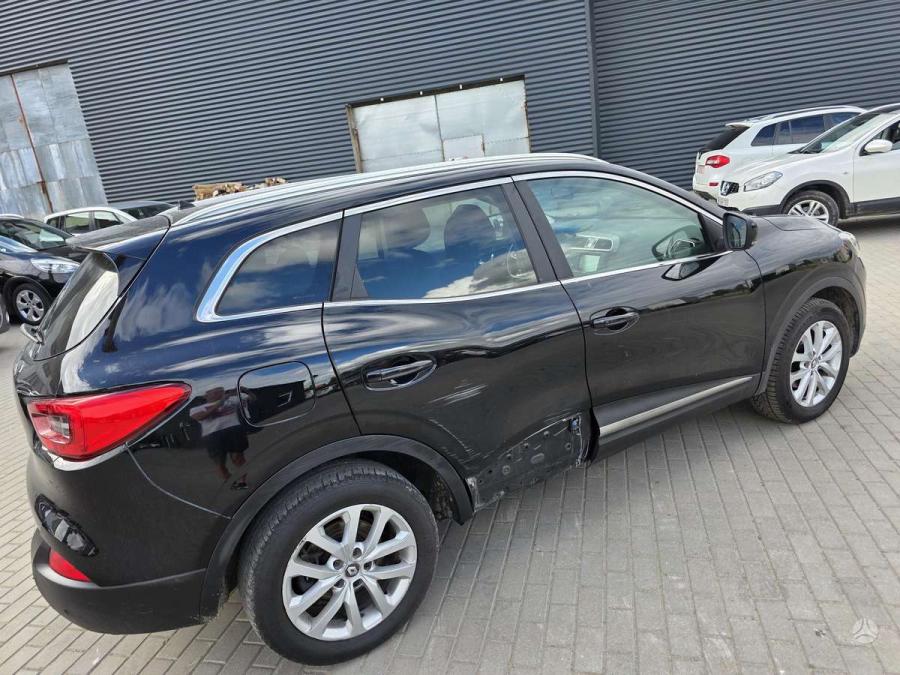 Melns Renault Kadjar 2016 Tauragė, ar dzinēja tilpumu 1.20 L un nobraukumu 150 tūkst. km par 7000 €, foto 4 vietnē AUTOMOTO.COM.LV
