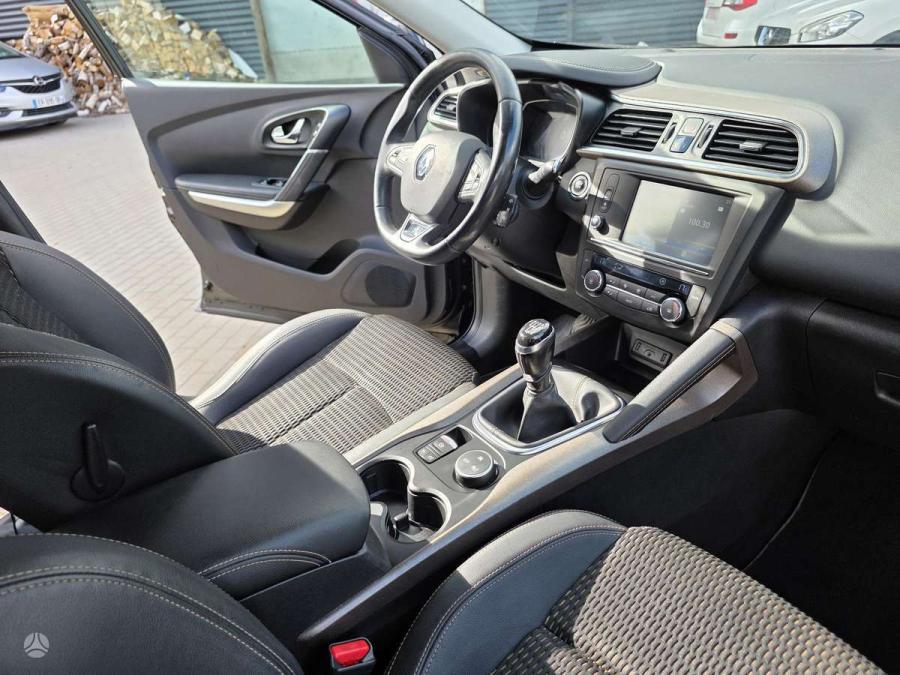 Melns Renault Kadjar 2016 Tauragė, ar dzinēja tilpumu 1.20 L un nobraukumu 150 tūkst. km par 7000 €, foto 11 vietnē AUTOMOTO.COM.LV