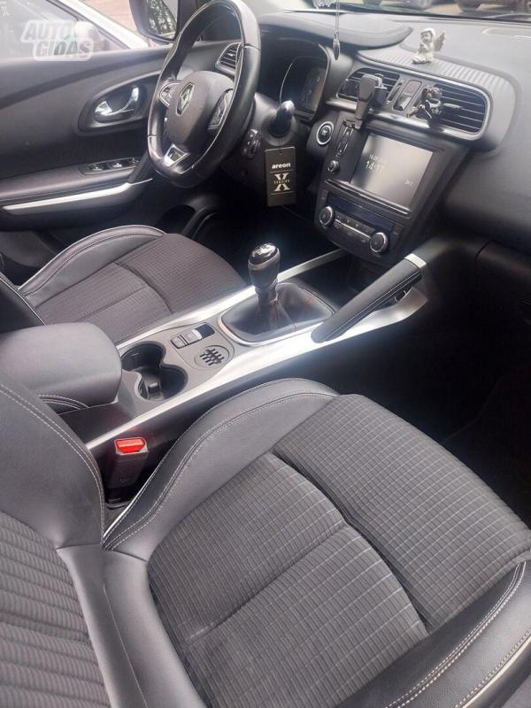 Black Renault Kadjar 2016 in Vilnius, with an engine capacity of 1.60 L and mileage of 176 thousand km for 8900 €, photo 9 on AUTOMOTO.COM.LV