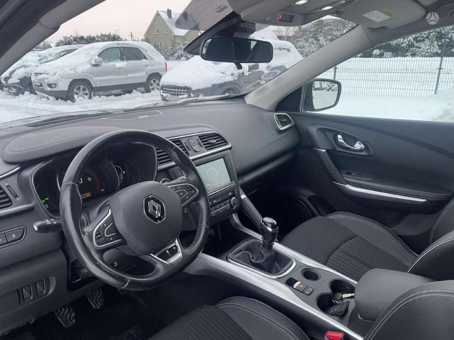 Black Renault Kadjar 2017 in Taurage, with an engine capacity of 1.20 L and mileage of 155 thousand km for 8300 €, photo 20 on AUTOMOTO.COM.LV