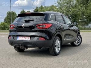Black Renault Kadjar 2017 in Cesis, with an engine capacity of 1.20 L and mileage of 185 thousand km for 8700 €, photo 5 on AUTOMOTO.COM.LV