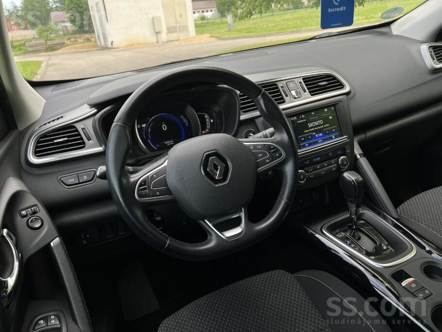Black Renault Kadjar 2017 in Cesis, with an engine capacity of 1.20 L and mileage of 185 thousand km for 8700 €, photo 6 on AUTOMOTO.COM.LV