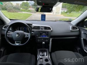Black Renault Kadjar 2017 in Cesis, with an engine capacity of 1.20 L and mileage of 185 thousand km for 8700 €, photo 9 on AUTOMOTO.COM.LV