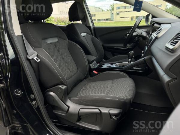 Black Renault Kadjar 2017 in Cesis, with an engine capacity of 1.20 L and mileage of 185 thousand km for 8700 €, photo 9 on AUTOMOTO.COM.LV