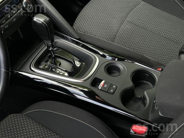 Black Renault Kadjar 2017 in Cesis, with an engine capacity of 1.20 L and mileage of 185 thousand km for 8700 €, photo 10 on AUTOMOTO.COM.LV