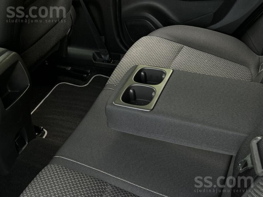 Black Renault Kadjar 2017 in Cesis, with an engine capacity of 1.20 L and mileage of 185 thousand km for 8700 €, photo 12 on AUTOMOTO.COM.LV
