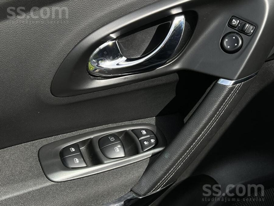 Black Renault Kadjar 2017 in Cesis, with an engine capacity of 1.20 L and mileage of 185 thousand km for 8700 €, photo 13 on AUTOMOTO.COM.LV