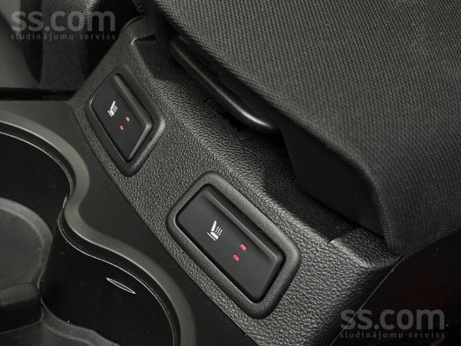 Black Renault Kadjar 2017 in Cesis, with an engine capacity of 1.20 L and mileage of 185 thousand km for 8700 €, photo 22 on AUTOMOTO.COM.LV