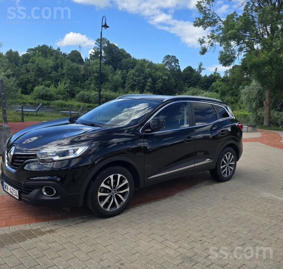 Black Renault Kadjar 2017 in Bauska, with an engine capacity of 1.60 L and mileage of 200 thousand km for 11000 €, photo 1 on AUTOMOTO.COM.LV