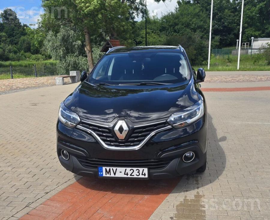 Black Renault Kadjar 2017 in Bauska, with an engine capacity of 1.60 L and mileage of 200 thousand km for 11000 €, photo 3 on AUTOMOTO.COM.LV