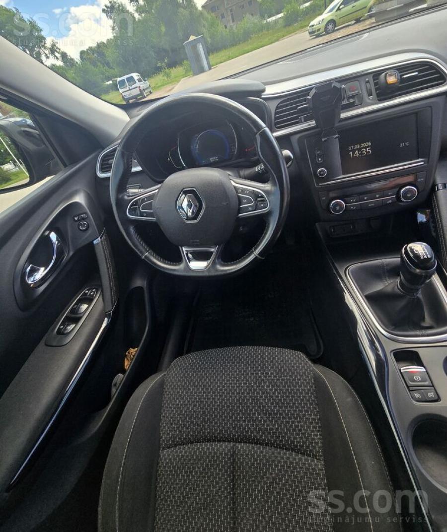 Black Renault Kadjar 2017 in Bauska, with an engine capacity of 1.60 L and mileage of 200 thousand km for 11000 €, photo 6 on AUTOMOTO.COM.LV