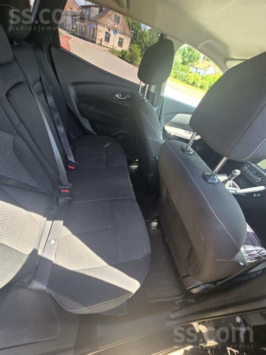 Black Renault Kadjar 2017 in Bauska, with an engine capacity of 1.60 L and mileage of 200 thousand km for 11000 €, photo 9 on AUTOMOTO.COM.LV