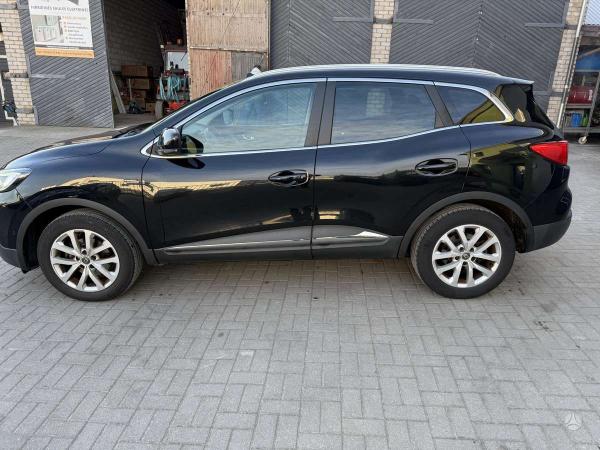 Black Renault Kadjar 2018 in Taurage, with an engine capacity of 1.20 L and mileage of 111 thousand km for 10800 €, photo 8 on AUTOMOTO.COM.LV