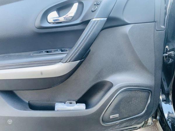 Black Renault Kadjar 2018 in Taurage, with an engine capacity of 1.20 L and mileage of 203 thousand km for 7400 €, photo 8 on AUTOMOTO.COM.LV