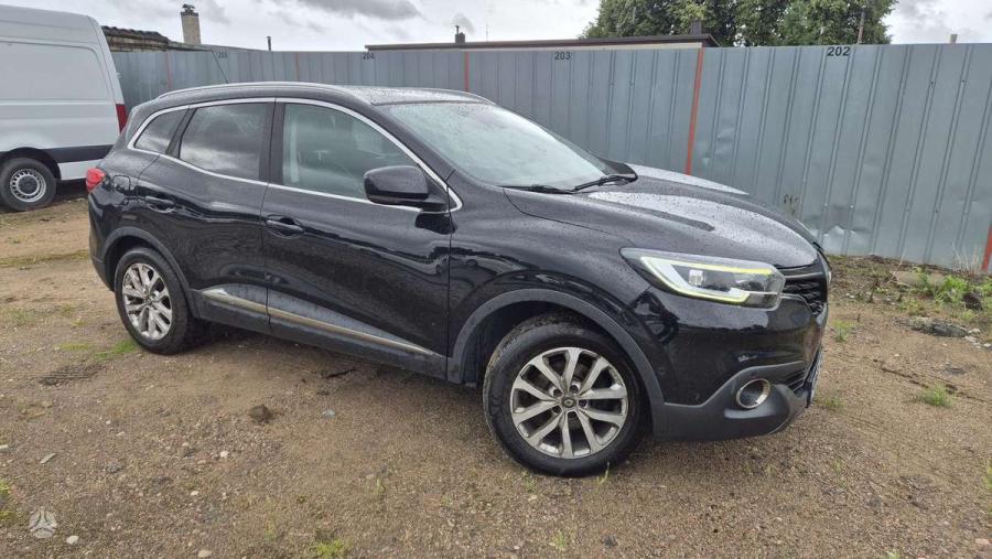 Black Renault Kadjar 2018 in Taurage, with an engine capacity of 1.46 L and mileage of 211 thousand km for 7900 €, photo 3 on AUTOMOTO.COM.LV