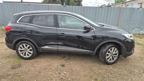 Melns Renault Kadjar 2018 Tauragė, ar dzinēja tilpumu 1.46 L un nobraukumu 211 tūkst. km par 7900 €, foto 3 vietnē AUTOMOTO.COM.LV