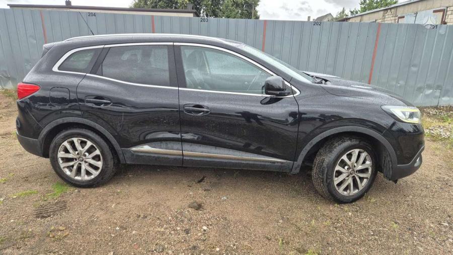 Black Renault Kadjar 2018 in Taurage, with an engine capacity of 1.46 L and mileage of 211 thousand km for 7900 €, photo 4 on AUTOMOTO.COM.LV