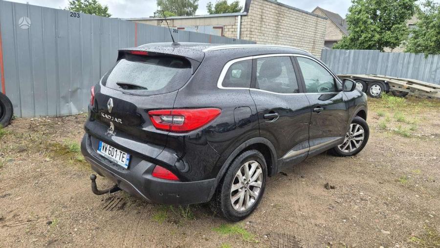 Black Renault Kadjar 2018 in Taurage, with an engine capacity of 1.46 L and mileage of 211 thousand km for 7900 €, photo 6 on AUTOMOTO.COM.LV