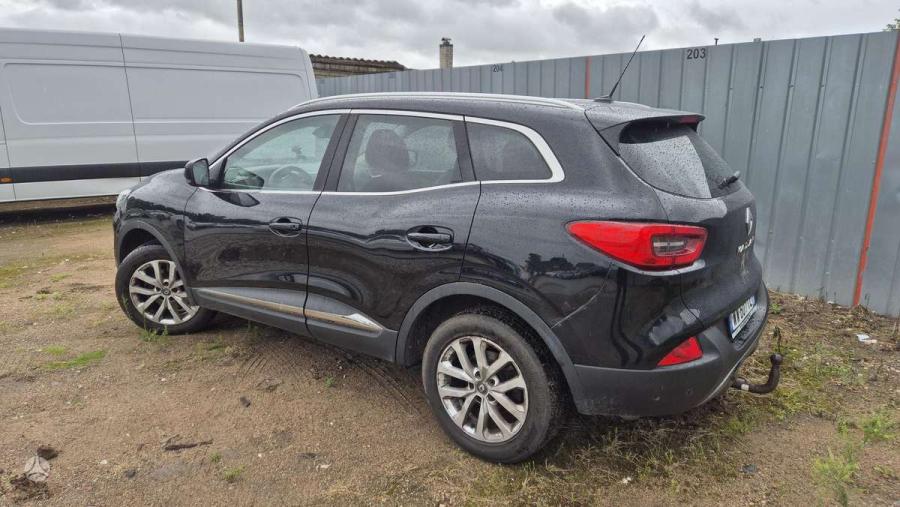 Black Renault Kadjar 2018 in Taurage, with an engine capacity of 1.46 L and mileage of 211 thousand km for 7900 €, photo 12 on AUTOMOTO.COM.LV