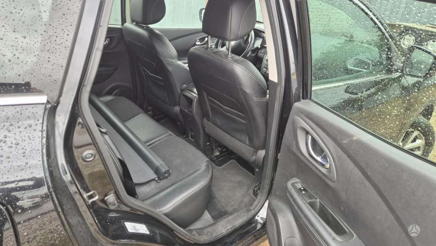 Black Renault Kadjar 2018 in Taurage, with an engine capacity of 1.46 L and mileage of 211 thousand km for 7900 €, photo 15 on AUTOMOTO.COM.LV