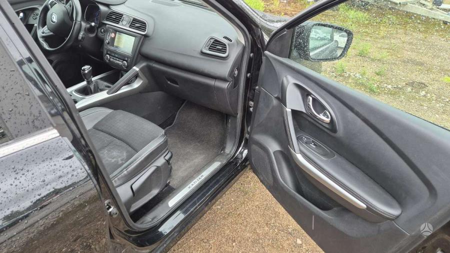 Black Renault Kadjar 2018 in Taurage, with an engine capacity of 1.46 L and mileage of 211 thousand km for 7900 €, photo 18 on AUTOMOTO.COM.LV