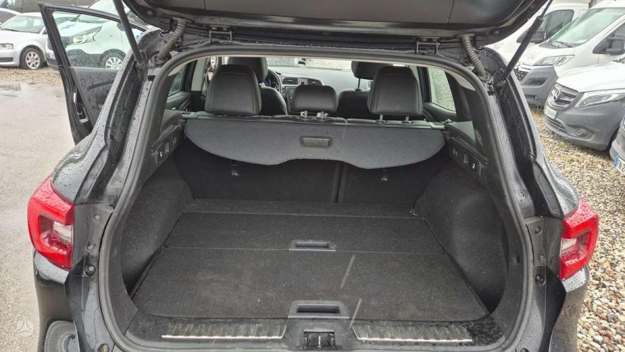 Black Renault Kadjar 2018 in Taurage, with an engine capacity of 1.46 L and mileage of 211 thousand km for 7900 €, photo 23 on AUTOMOTO.COM.LV