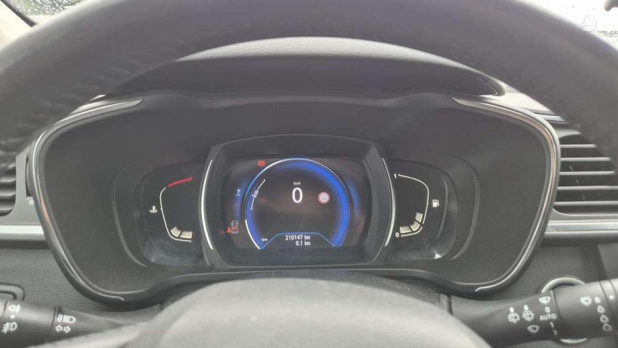 Black Renault Kadjar 2018 in Taurage, with an engine capacity of 1.46 L and mileage of 211 thousand km for 7900 €, photo 27 on AUTOMOTO.COM.LV
