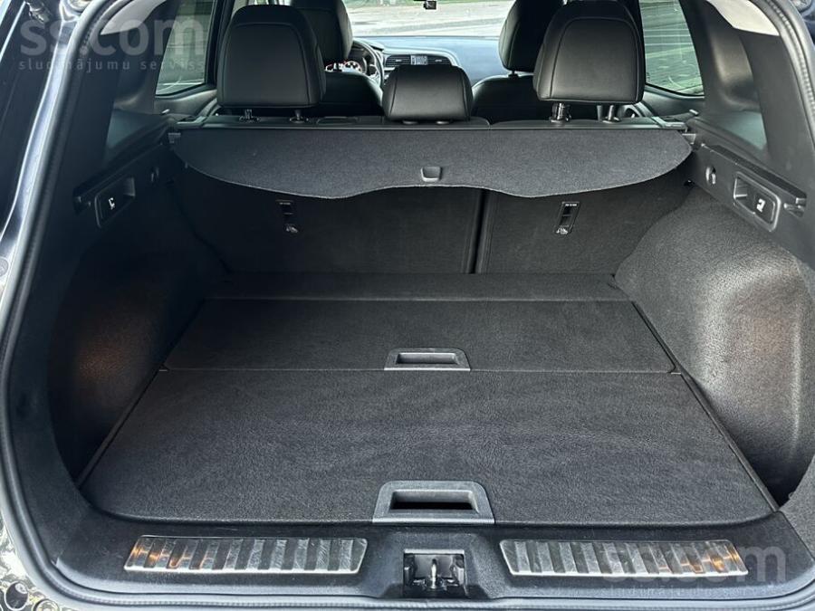 Black Renault Kadjar 2019 in Riga, with an engine capacity of 1.30 L and mileage of 127 thousand km for 12890 €, photo 11 on AUTOMOTO.COM.LV