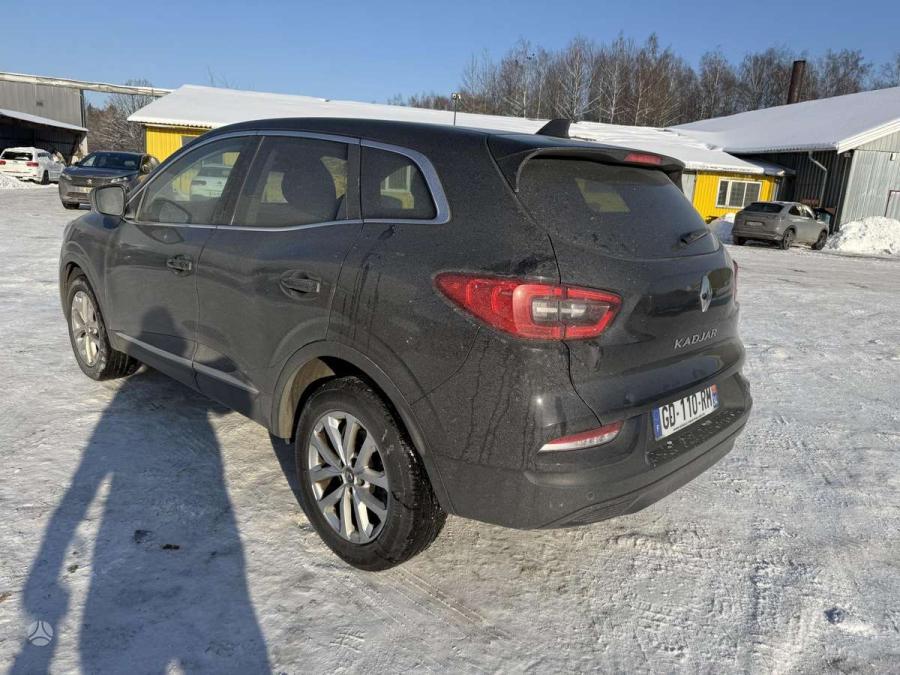 Black Renault Kadjar 2021 in Kaunas, with an engine capacity of 1.33 L and mileage of 154 thousand km for 13673 €, photo 4 on AUTOMOTO.COM.LV
