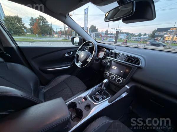Renault Kadjar 2021 in Riga on AUTOMOTO.COM.LV Black Renault Kadjar 2021 in Riga, with an engine capacity of 1.30 L and mileage of 71 thousand km for 16999 €, photo 7 on AUTOMOTO.COM.LV