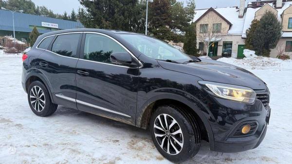 Black Renault Kadjar 2022 in Kaunas, with an engine capacity of 1.46 L and mileage of 160 thousand km for 14157 €, photo 1 on AUTOMOTO.COM.LV