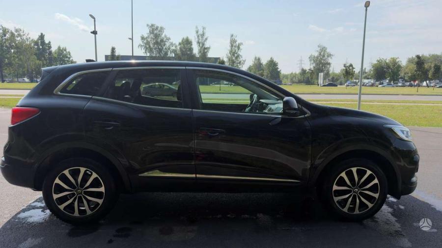 Black Renault Kadjar 2022 in Kaunas, with an engine capacity of 1.46 L and mileage of 184 thousand km for 11950 €, photo 7 on AUTOMOTO.COM.LV