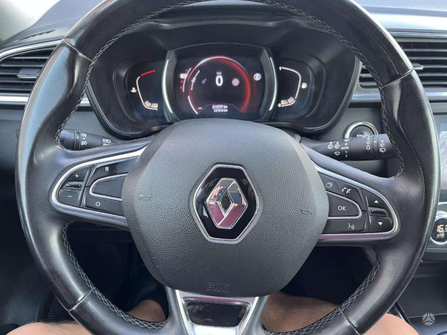 Black Renault Kadjar 2022 in Taurage, with an engine capacity of 1.46 L and mileage of 215 thousand km for 11300 €, photo 15 on AUTOMOTO.COM.LV
