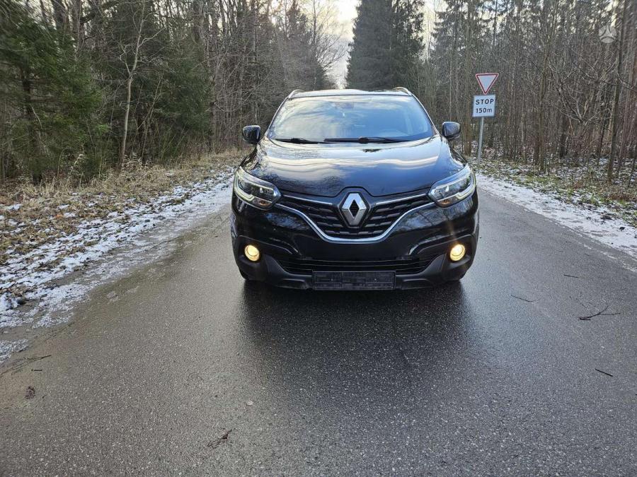 Black Renault Kadjar 2017 in Raseiniai, with an engine capacity of 1.50 L and mileage of 225 thousand km for 8300 €, photo 2 on AUTOMOTO.COM.LV