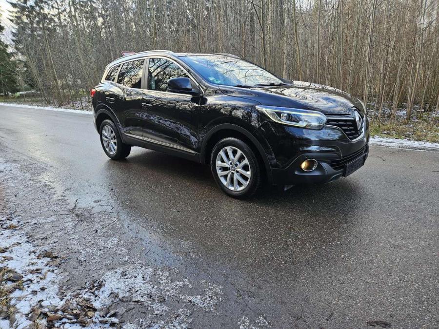 Black Renault Kadjar 2017 in Raseiniai, with an engine capacity of 1.50 L and mileage of 225 thousand km for 8300 €, photo 3 on AUTOMOTO.COM.LV