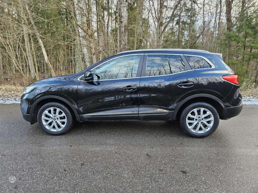 Black Renault Kadjar 2017 in Raseiniai, with an engine capacity of 1.50 L and mileage of 225 thousand km for 8300 €, photo 7 on AUTOMOTO.COM.LV